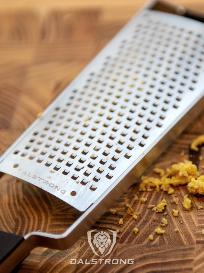 How To Grate Ginger The Easiest Way Without Making A Mess – Dalstrong ...